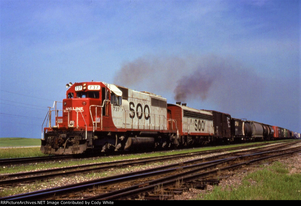 Soo Line SD40-2 737